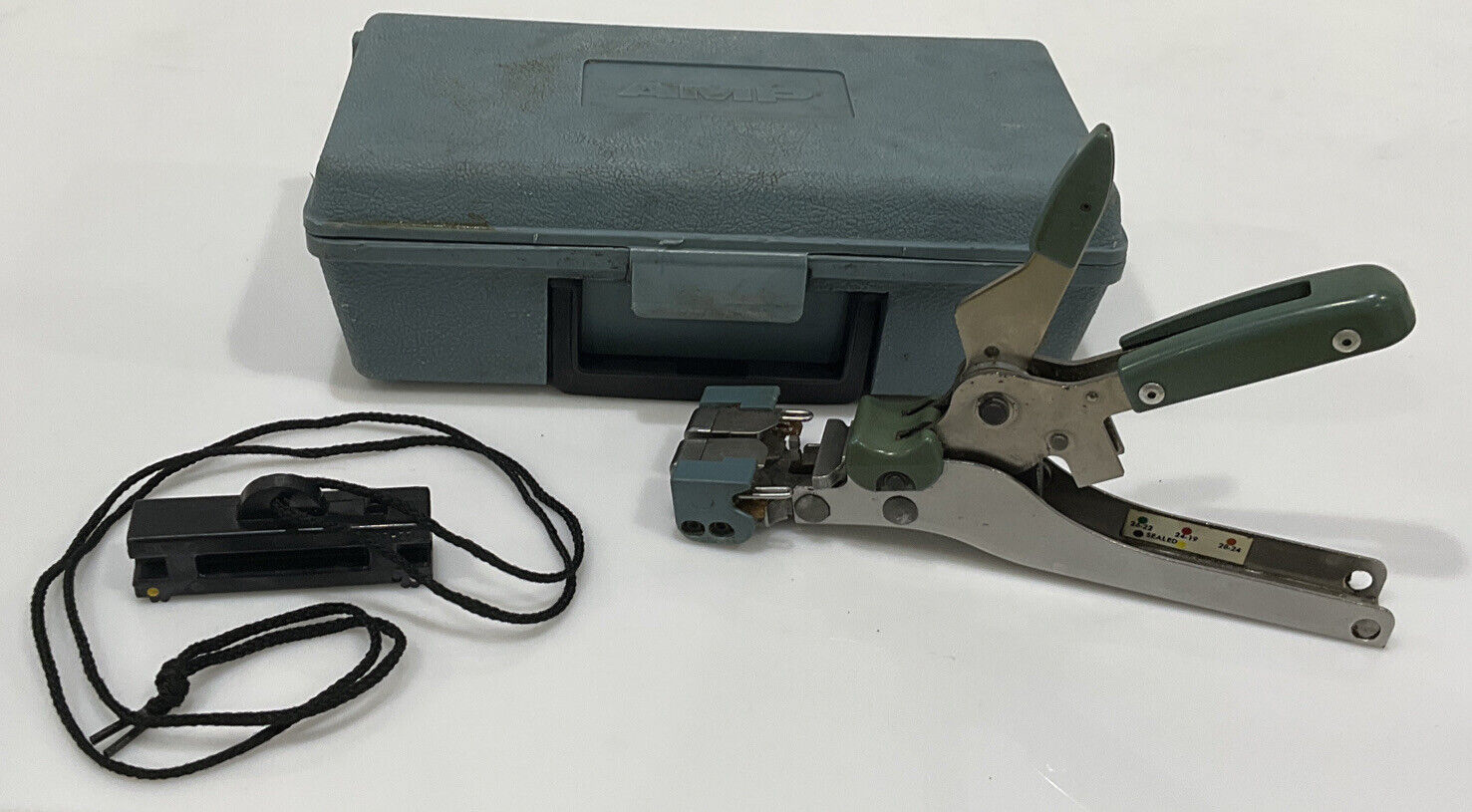 AMP HAND TOOL KIT WIRE CRIMP/CUTTER TWD – Industrial Garage Sales