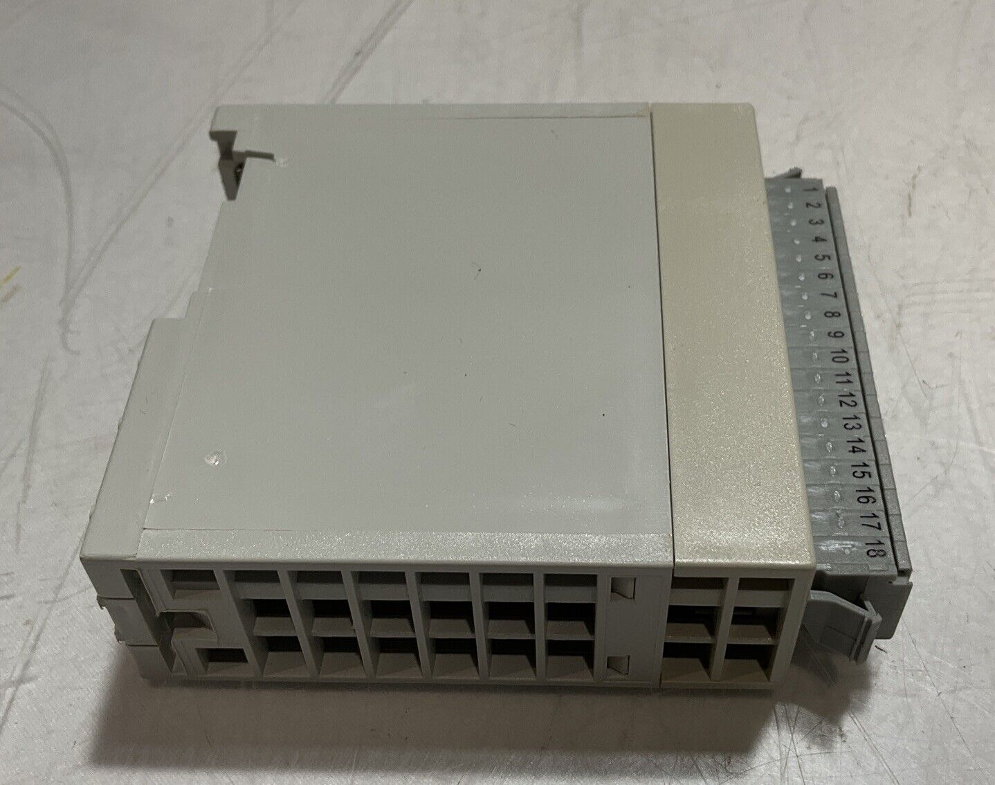 LENZE EPM-T223 DIGITAL OUTPUTS MODULE U3S – Industrial Garage Sales