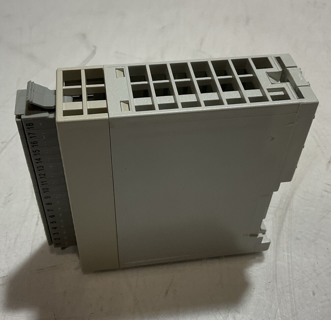 LENZE EPM-T223 DIGITAL OUTPUTS MODULE U3S – Industrial Garage Sales