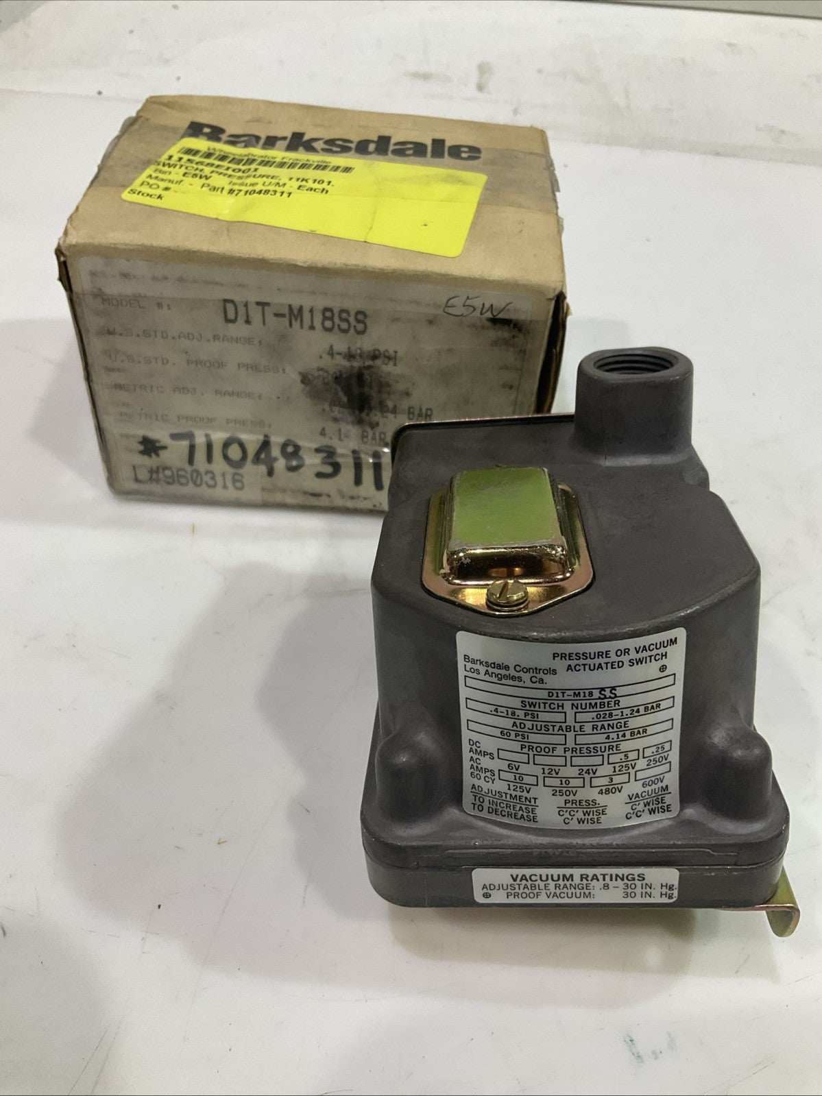 BARKSDALE D1T-M18SS TERMINAL BLOCK DIAPHRAGM SWITCH T2M – Industrial ...