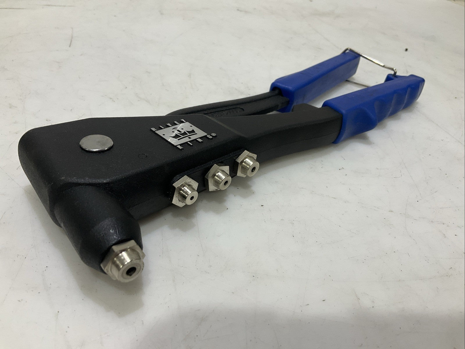 RIVET KING RK-20 RIVET GUN 3/16 IN MAX 1/4 IN NUT HAND 2 IN 1 COMB RIV ...