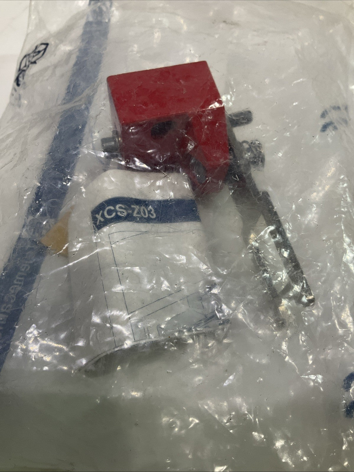 TELEMECANIQUE XCS Z03 FLEXIBLE KEY-TONGUE T2M – Industrial Garage Sales