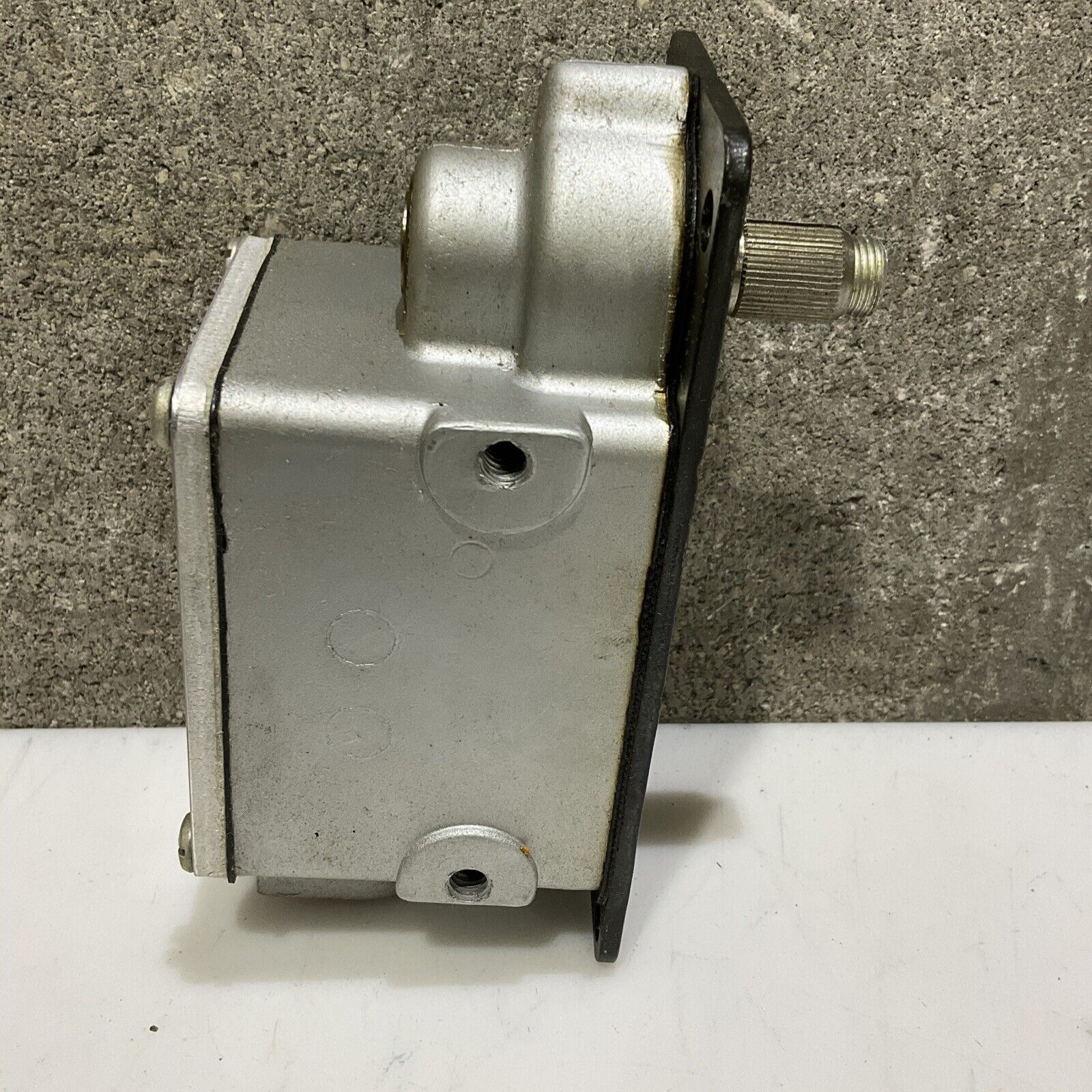 NAMCO EA080-10081 SNAP LOCK LIMIT SWITCH 373 – Industrial Garage Sales